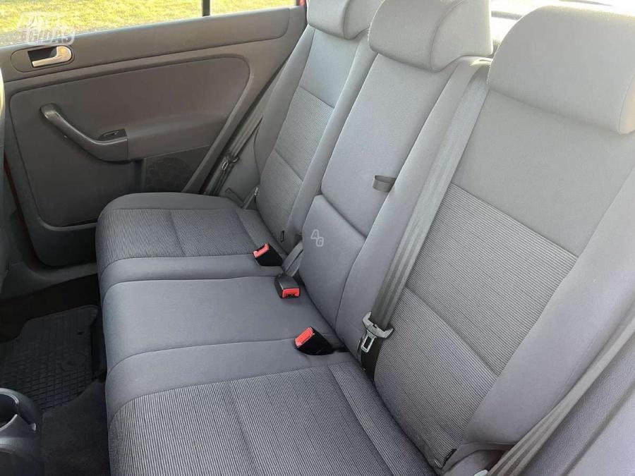 Sarkans Volkswagen Golf Plus 2005 Kauņa, ar dzinēja tilpumu 1.60 L un nobraukumu 237 tūkst. km par 1650 €, foto 15 vietnē AUTOMOTO.COM.LV