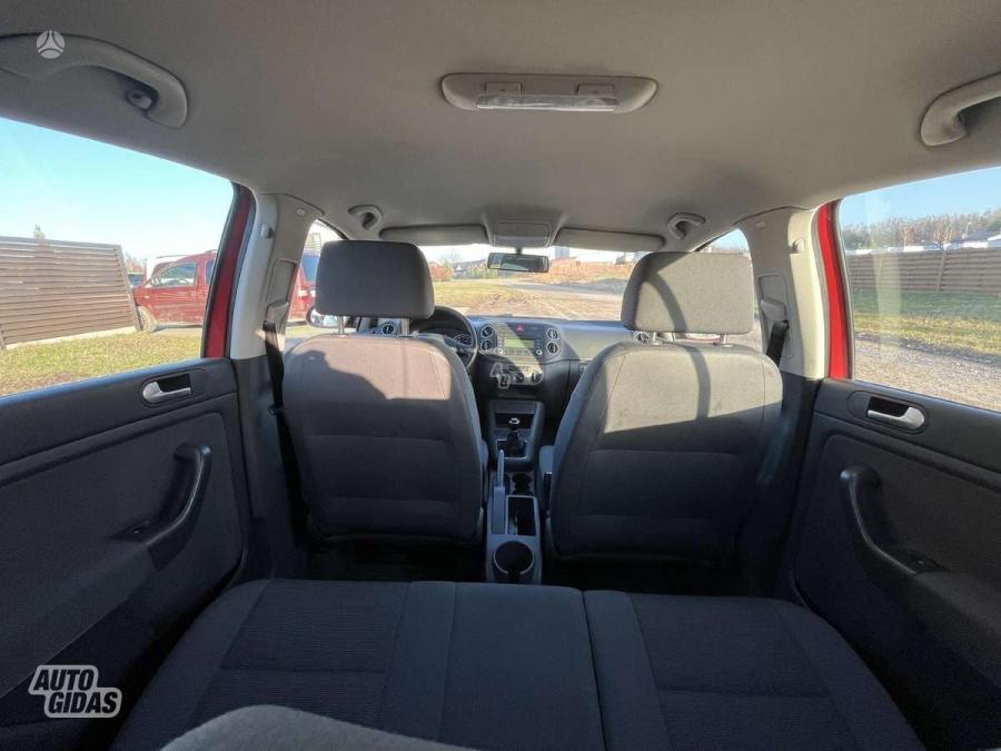 Sarkans Volkswagen Golf Plus 2005 Kauņa, ar dzinēja tilpumu 1.60 L un nobraukumu 237 tūkst. km par 1650 €, foto 19 vietnē AUTOMOTO.COM.LV