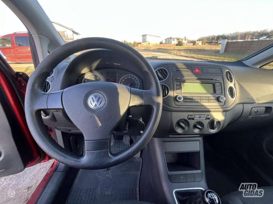 Sarkans Volkswagen Golf Plus 2005 Kauņa, ar dzinēja tilpumu 1.60 L un nobraukumu 237 tūkst. km par 1650 €, foto 20 vietnē AUTOMOTO.COM.LV