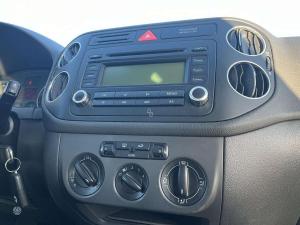 Sarkans Volkswagen Golf Plus 2005 Kauņa, ar dzinēja tilpumu 1.60 L un nobraukumu 237 tūkst. km par 1650 €, foto 22 vietnē AUTOMOTO.COM.LV
