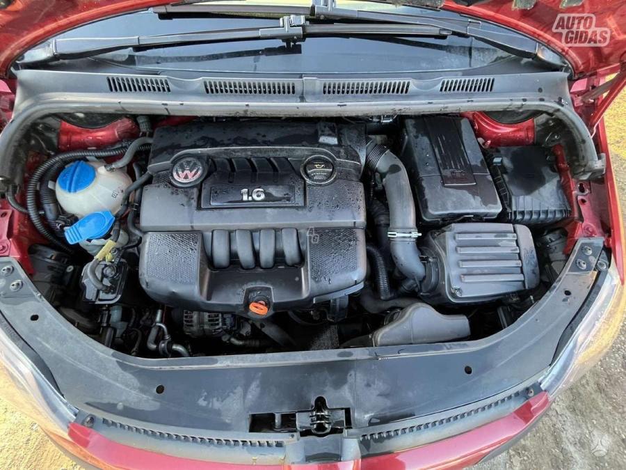 Sarkans Volkswagen Golf Plus 2005 Kauņa, ar dzinēja tilpumu 1.60 L un nobraukumu 237 tūkst. km par 1650 €, foto 26 vietnē AUTOMOTO.COM.LV