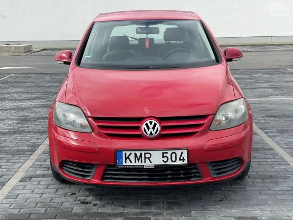 Red Volkswagen Golf Plus 2006 in Kaunas, with an engine capacity of 1.60 L and mileage of 115 thousand km for 1800 €, photo 2 on AUTOMOTO.COM.LV