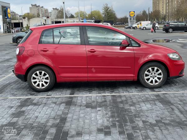 Red Volkswagen Golf Plus 2006 in Kaunas, with an engine capacity of 1.60 L and mileage of 115 thousand km for 1800 €, photo 4 on AUTOMOTO.COM.LV