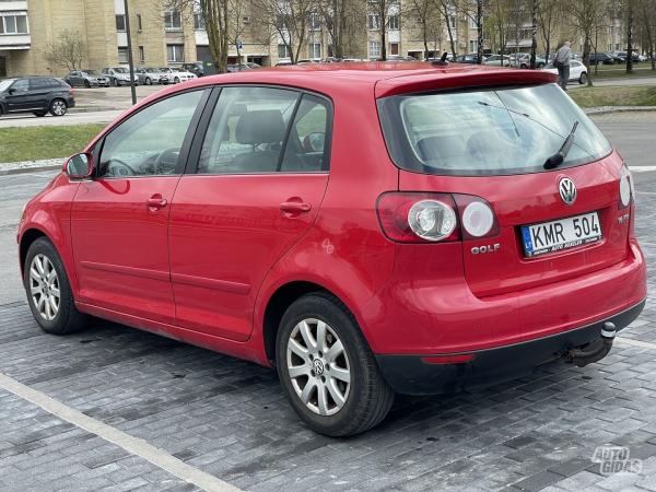 Red Volkswagen Golf Plus 2006 in Kaunas, with an engine capacity of 1.60 L and mileage of 115 thousand km for 1800 €, photo 7 on AUTOMOTO.COM.LV
