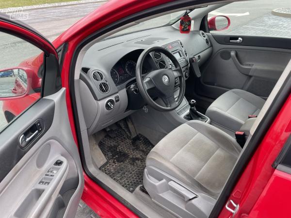 Red Volkswagen Golf Plus 2006 in Kaunas, with an engine capacity of 1.60 L and mileage of 115 thousand km for 1800 €, photo 9 on AUTOMOTO.COM.LV