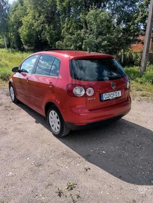 Red Volkswagen Golf Plus 2006 in Ukmerge, with an engine capacity of 2.00 L and mileage of 300 thousand km for 1999 €, photo 7 on AUTOMOTO.COM.LV