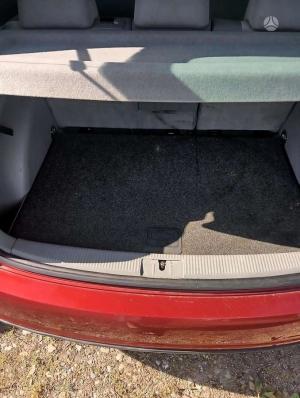 Red Volkswagen Golf Plus 2006 in Ukmerge, with an engine capacity of 2.00 L and mileage of 300 thousand km for 1999 €, photo 12 on AUTOMOTO.COM.LV