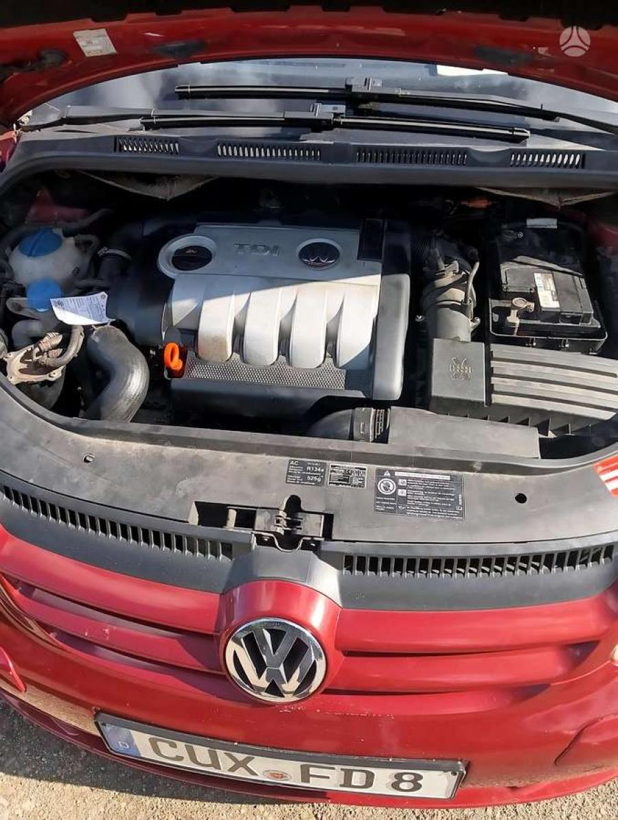 Red Volkswagen Golf Plus 2006 in Ukmerge, with an engine capacity of 2.00 L and mileage of 300 thousand km for 1999 €, photo 13 on AUTOMOTO.COM.LV