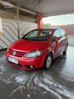 Red Volkswagen Golf Plus 2006 in Vilnius, with an engine capacity of 1.90 L and mileage of 256 thousand km for 850 €, photo  on AUTOMOTO.COM.LV