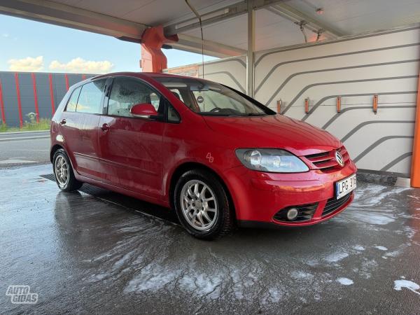 Red Volkswagen Golf Plus 2006 in Vilnius, with an engine capacity of 1.90 L and mileage of 256 thousand km for 850 €, photo 3 on AUTOMOTO.COM.LV
