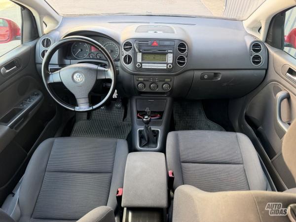Red Volkswagen Golf Plus 2006 in Vilnius, with an engine capacity of 1.90 L and mileage of 256 thousand km for 850 €, photo 6 on AUTOMOTO.COM.LV