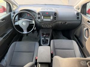 Red Volkswagen Golf Plus 2006 in Vilnius, with an engine capacity of 1.90 L and mileage of 256 thousand km for 850 €, photo 6 on AUTOMOTO.COM.LV
