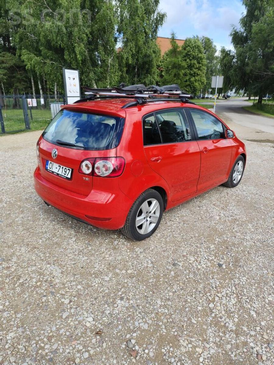 Red Volkswagen Golf Plus 2009 in Kuldiga, with an engine capacity of 1.40 L and mileage of 157 thousand km for 4450 €, photo 4 on AUTOMOTO.COM.LV
