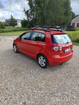 Red Volkswagen Golf Plus 2009 in Kuldiga, with an engine capacity of 1.40 L and mileage of 157 thousand km for 4450 €, photo 5 on AUTOMOTO.COM.LV