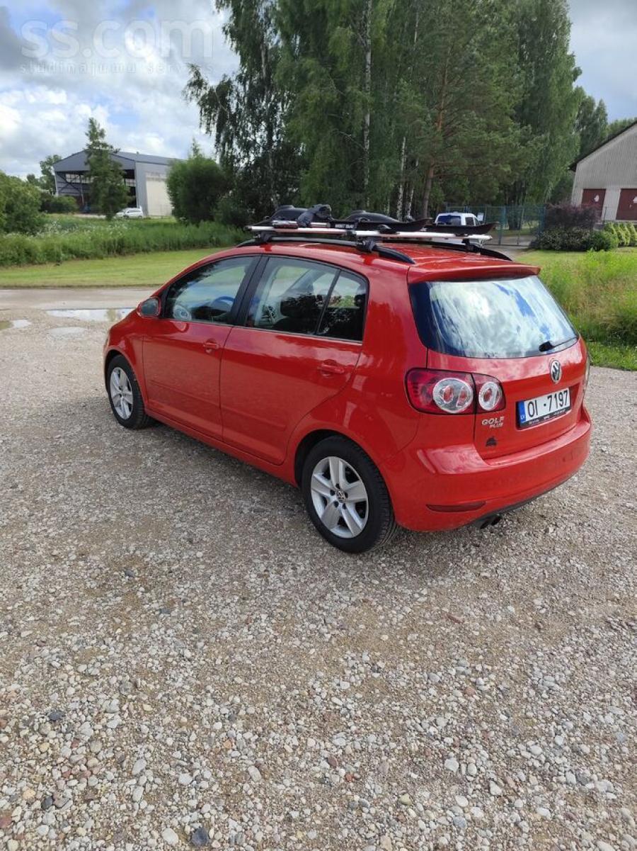 Red Volkswagen Golf Plus 2009 in Kuldiga, with an engine capacity of 1.40 L and mileage of 157 thousand km for 4450 €, photo 5 on AUTOMOTO.COM.LV