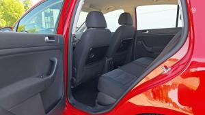 Red Volkswagen Golf Plus 2009 in Kaunas, with an engine capacity of 1.39 L and mileage of 190 thousand km for 2999 €, photo 7 on AUTOMOTO.COM.LV