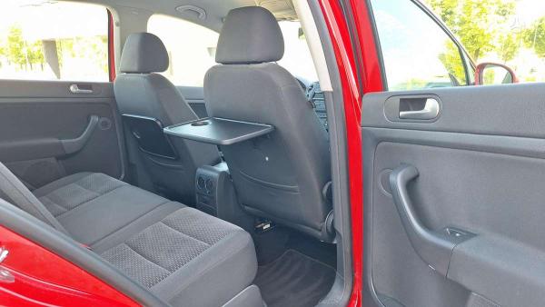 Red Volkswagen Golf Plus 2009 in Kaunas, with an engine capacity of 1.39 L and mileage of 190 thousand km for 2999 €, photo 8 on AUTOMOTO.COM.LV