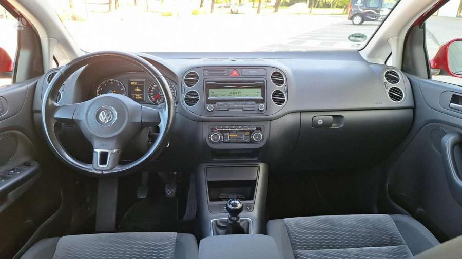 Red Volkswagen Golf Plus 2009 in Kaunas, with an engine capacity of 1.39 L and mileage of 190 thousand km for 2999 €, photo 11 on AUTOMOTO.COM.LV