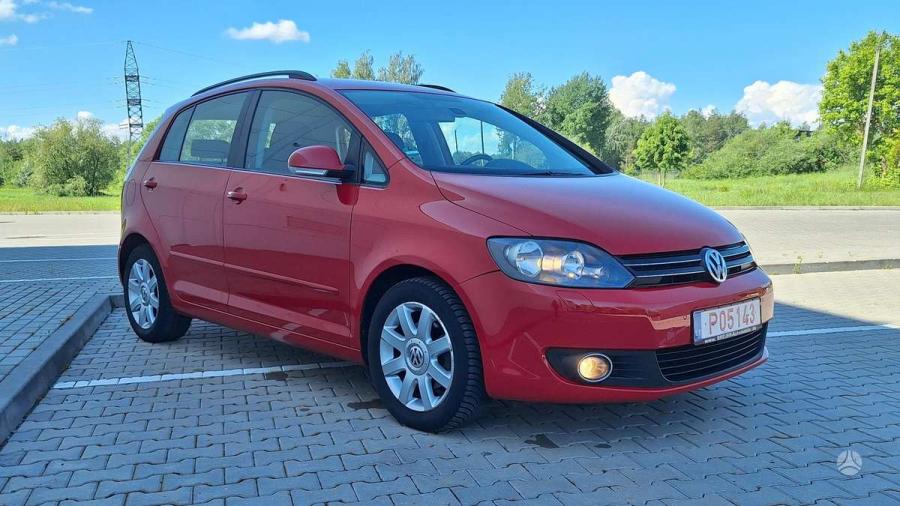 Red Volkswagen Golf Plus 2009 in Kaunas, with an engine capacity of 1.39 L and mileage of 190 thousand km for 2999 €, photo 17 on AUTOMOTO.COM.LV