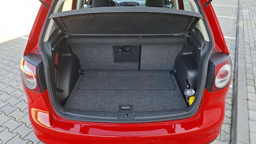Red Volkswagen Golf Plus 2009 in Kaunas, with an engine capacity of 1.39 L and mileage of 190 thousand km for 2999 €, photo 18 on AUTOMOTO.COM.LV