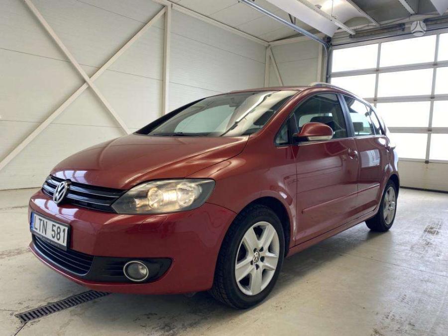 Red Volkswagen Golf Plus 2010 in Radviliskis, with an engine capacity of 1.60 L and mileage of 308 thousand km for 3950 €, photo 1 on AUTOMOTO.COM.LV