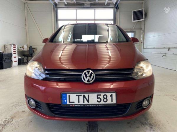 Red Volkswagen Golf Plus 2010 in Radviliskis, with an engine capacity of 1.60 L and mileage of 308 thousand km for 3950 €, photo 5 on AUTOMOTO.COM.LV