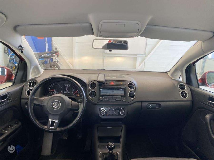 Sarkans Volkswagen Golf Plus 2010 Radviliškis, ar dzinēja tilpumu 1.60 L un nobraukumu 308 tūkst. km par 3450 €, foto 12 vietnē AUTOMOTO.COM.LV
