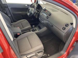 Red Volkswagen Golf Plus 2010 in Radviliskis, with an engine capacity of 1.60 L and mileage of 308 thousand km for 3350 €, photo 9 on AUTOMOTO.COM.LV