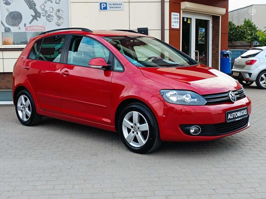Red Volkswagen Golf Plus 2011 in Kretinga, with an engine capacity of 1.20 L and mileage of 208 thousand km for 5600 €, photo 1 on AUTOMOTO.COM.LV