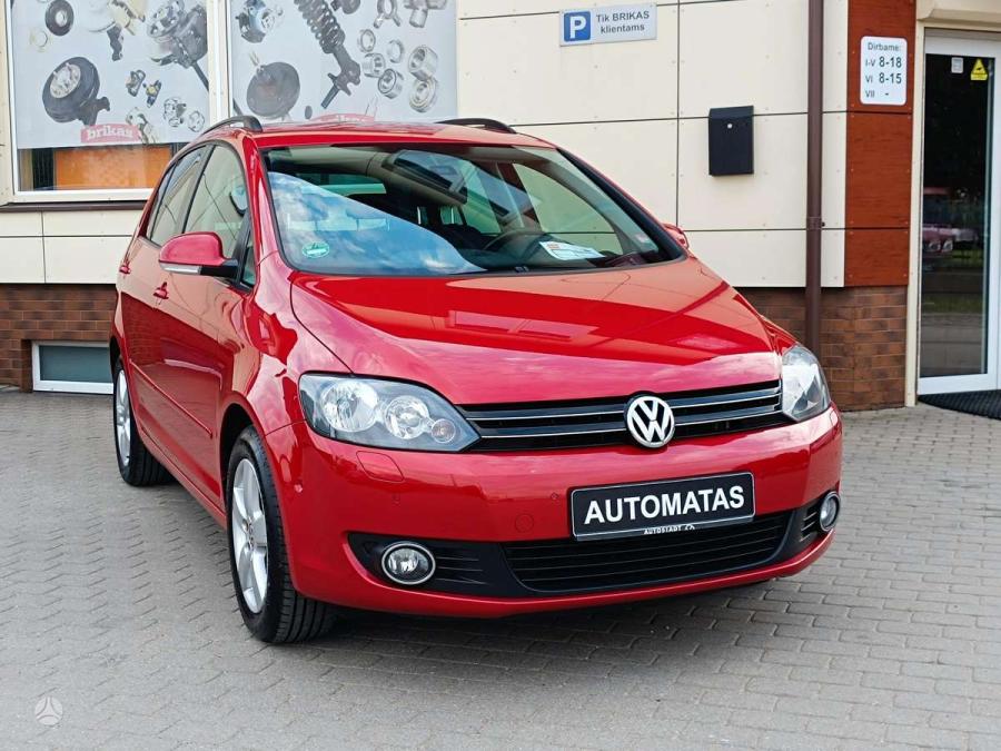 Red Volkswagen Golf Plus 2011 in Kretinga, with an engine capacity of 1.20 L and mileage of 208 thousand km for 5600 €, photo 3 on AUTOMOTO.COM.LV