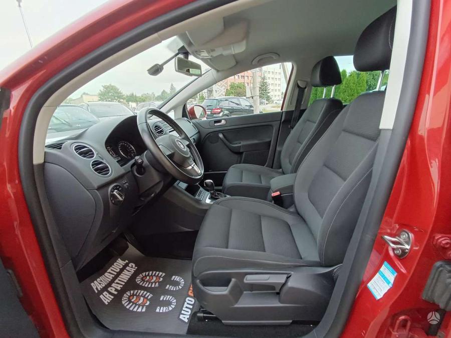 Red Volkswagen Golf Plus 2011 in Kretinga, with an engine capacity of 1.20 L and mileage of 208 thousand km for 5600 €, photo 10 on AUTOMOTO.COM.LV