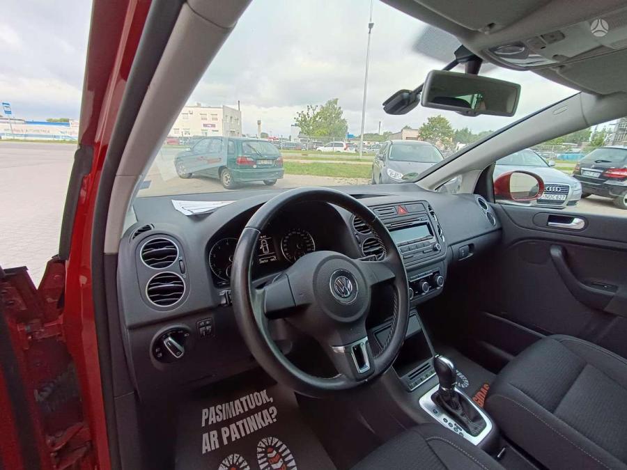 Red Volkswagen Golf Plus 2011 in Kretinga, with an engine capacity of 1.20 L and mileage of 208 thousand km for 5600 €, photo 12 on AUTOMOTO.COM.LV