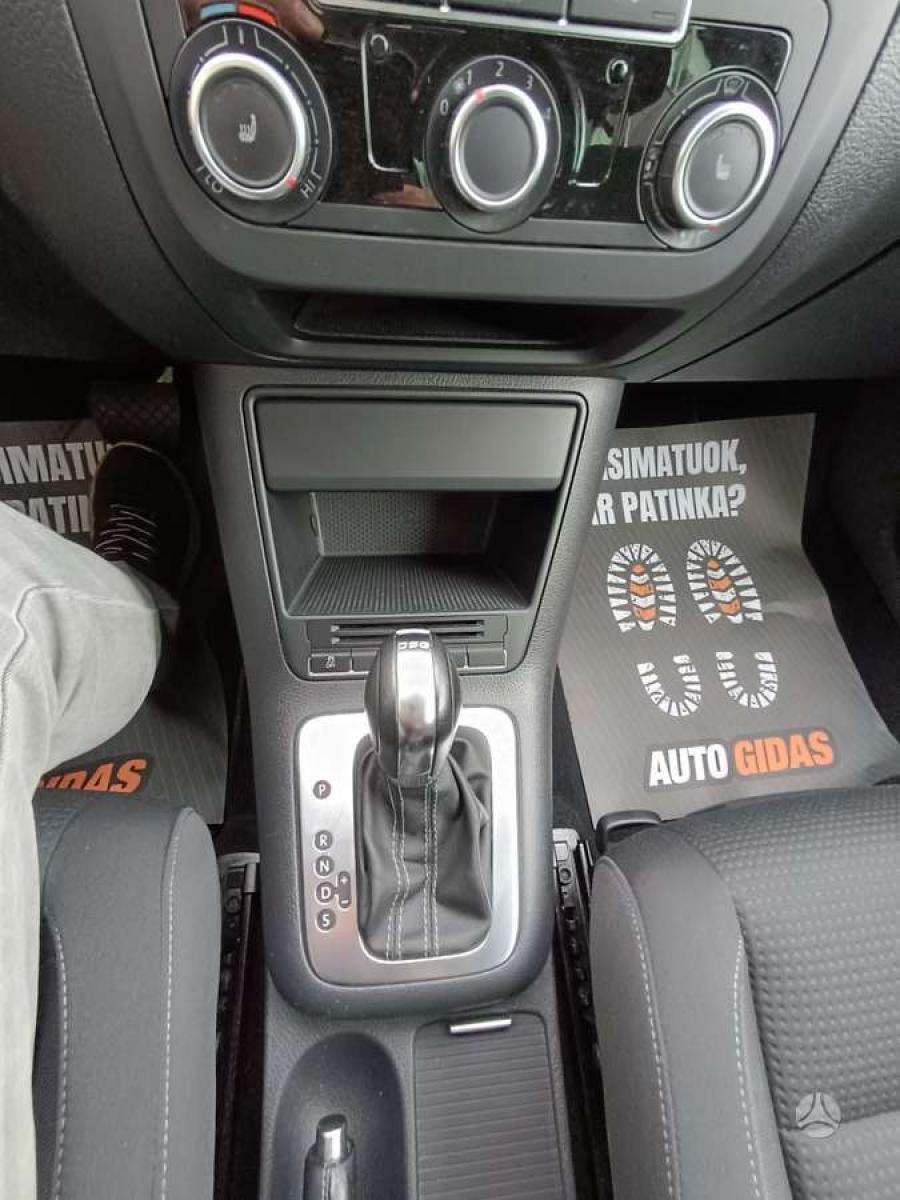 Red Volkswagen Golf Plus 2011 in Kretinga, with an engine capacity of 1.20 L and mileage of 208 thousand km for 5600 €, photo 16 on AUTOMOTO.COM.LV
