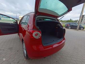 Red Volkswagen Golf Plus 2011 in Kretinga, with an engine capacity of 1.20 L and mileage of 208 thousand km for 5600 €, photo 17 on AUTOMOTO.COM.LV