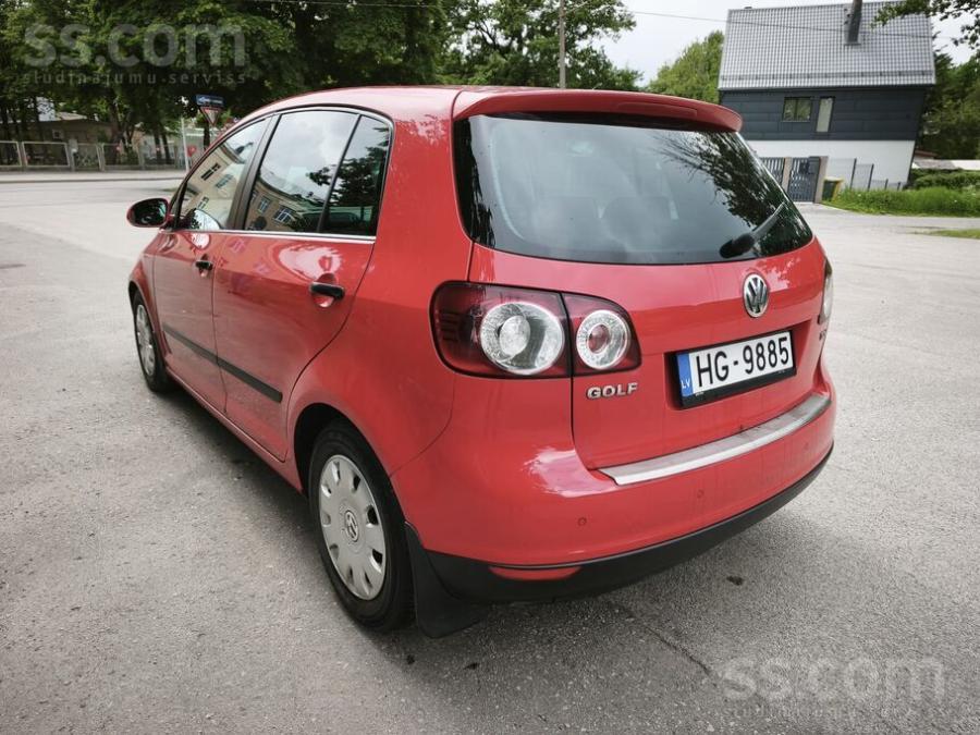 Red Volkswagen Golf Plus 2005 in Riga, with an engine capacity of 1.90 L and mileage of 130 thousand km for 2500 €, photo 1 on AUTOMOTO.COM.LV