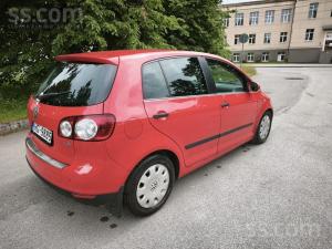 Red Volkswagen Golf Plus 2005 in Riga, with an engine capacity of 1.90 L and mileage of 130 thousand km for 2500 €, photo 3 on AUTOMOTO.COM.LV