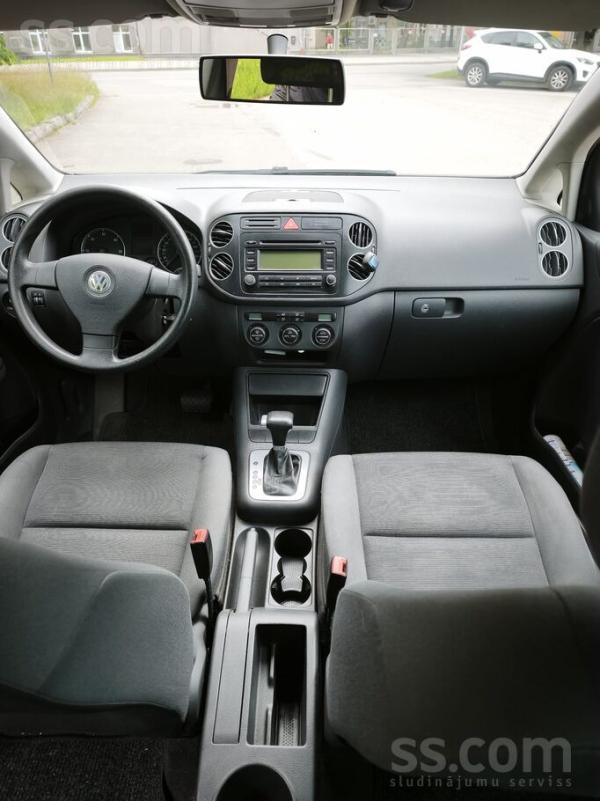 Sarkans Volkswagen Golf Plus 2005 Rīga, ar dzinēja tilpumu 1.90 L un nobraukumu 130 tūkst. km par 2500 €, foto 5 vietnē AUTOMOTO.COM.LV
