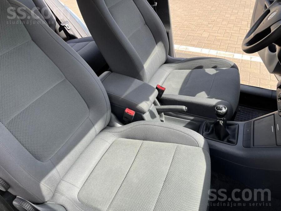 Volkswagen Golf Plus 2005 Rīga, ar dzinēja tilpumu 1.60 L un nobraukumu 220 tūkst. km par 2500 €, foto 9 vietnē AUTOMOTO.COM.LV
