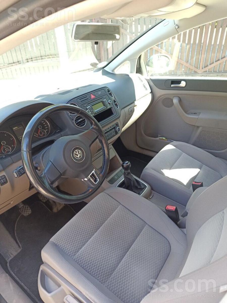 Volkswagen Golf Plus 2009 Rīga, ar dzinēja tilpumu 2.00 L un nobraukumu 247 tūkst. km par 3900 €, foto 5 vietnē AUTOMOTO.COM.LV