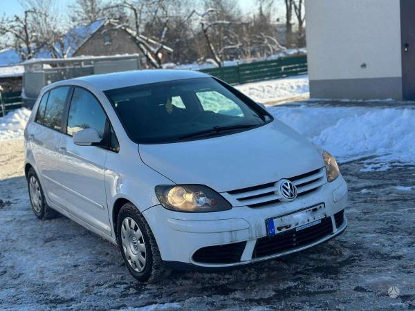 White Volkswagen Golf Plus 2006 in Vilnius, with an engine capacity of 1.90 L and mileage of 328 thousand km for 2200 €, photo 1 on AUTOMOTO.COM.LV