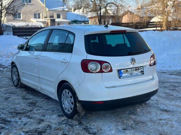 White Volkswagen Golf Plus 2006 in Vilnius, with an engine capacity of 1.90 L and mileage of 328 thousand km for 2200 €, photo 3 on AUTOMOTO.COM.LV
