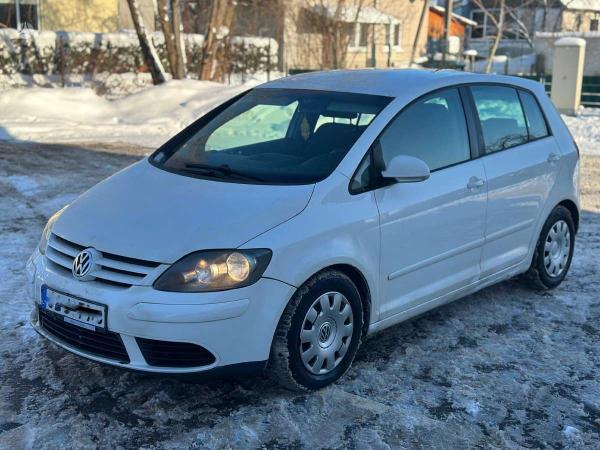 White Volkswagen Golf Plus 2006 in Vilnius, with an engine capacity of 1.90 L and mileage of 328 thousand km for 2200 €, photo 4 on AUTOMOTO.COM.LV
