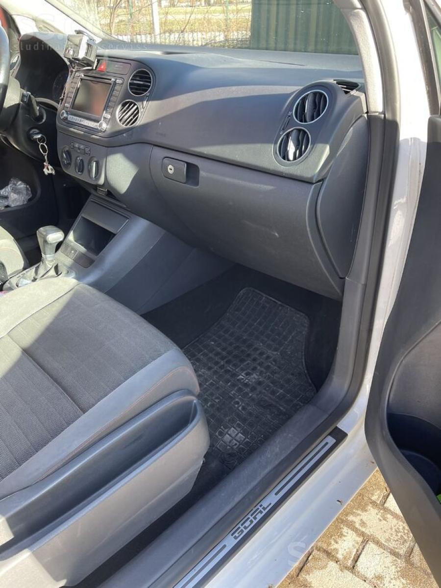 Balts Volkswagen Golf Plus 2006 Rīga, ar dzinēja tilpumu 1.90 L un nobraukumu 173 tūkst. km par 1700 €, foto 13 vietnē AUTOMOTO.COM.LV