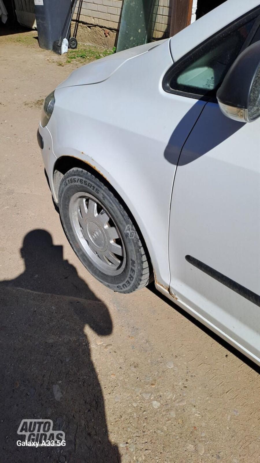 White Volkswagen Golf Plus 2007 in Pasvalys, with an engine capacity of 1.90 L and mileage of 385 thousand km for 1600 €, photo 7 on AUTOMOTO.COM.LV