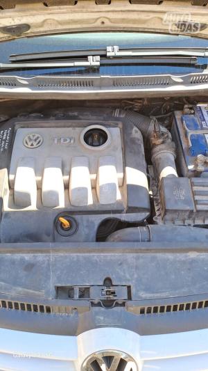 White Volkswagen Golf Plus 2007 in Pasvalys, with an engine capacity of 1.90 L and mileage of 385 thousand km for 1600 €, photo 12 on AUTOMOTO.COM.LV