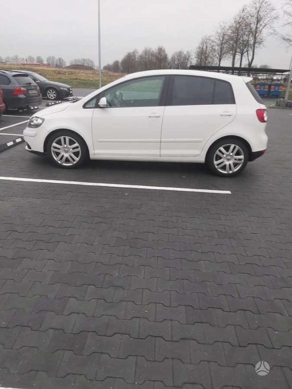 Balts Volkswagen Golf Plus 2008 Kauņa, ar dzinēja tilpumu 1.40 L un nobraukumu 325 tūkst. km par 1900 €, foto 5 vietnē AUTOMOTO.COM.LV