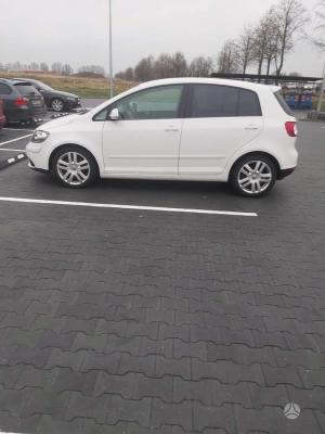 White Volkswagen Golf Plus 2008 in Kaunas, with an engine capacity of 1.40 L and mileage of 325 thousand km for 1900 €, photo 5 on AUTOMOTO.COM.LV