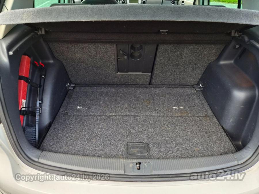 Balts Volkswagen Golf Plus 2008 Rakvere, ar dzinēja tilpumu 1.90 L un nobraukumu 322 tūkst. km par 3700 €, foto 9 vietnē AUTOMOTO.COM.LV