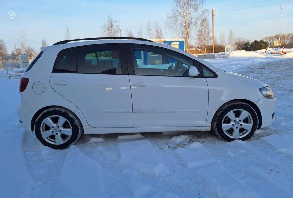 Balts Volkswagen Golf Plus 2009 Ukmergė, ar dzinēja tilpumu 1.97 L un nobraukumu 306 tūkst. km par 3400 €, foto 4 vietnē AUTOMOTO.COM.LV