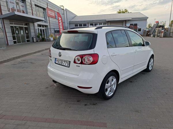White Volkswagen Golf Plus 2009 in Ukmerge, with an engine capacity of 1.97 L and mileage of 309 thousand km for 2800 €, photo 5 on AUTOMOTO.COM.LV